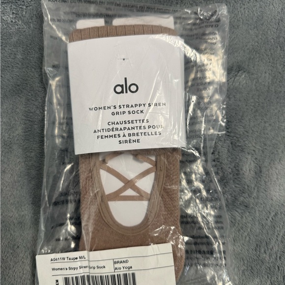 ALO Yoga | Other | Alo Yoga Womens Strappy Siren Grip Socks In Beige ...